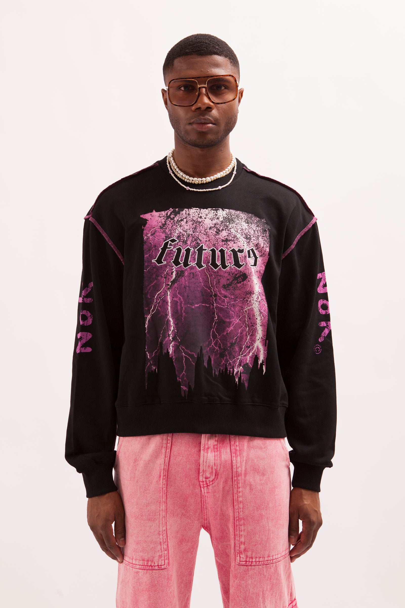FUTURE VIBES- VISIBLE SEAMS CONTRAST STITCHING PRINTED CROPPED BLACK L ...